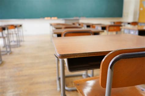 Танхимын хичээлээс татгалзах боломжийг олгоно