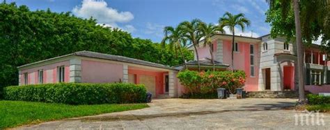 Продават къщата на Пабло Ескобар в Маями под сградата може да се крие клубно богатство