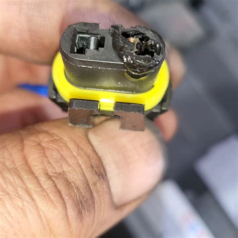 블루모터스황수연 스포티지ql헤드램프전구 커넥터열화로 전구와 커넥터를 함께 교환 예전에 조수석측도 Facebook