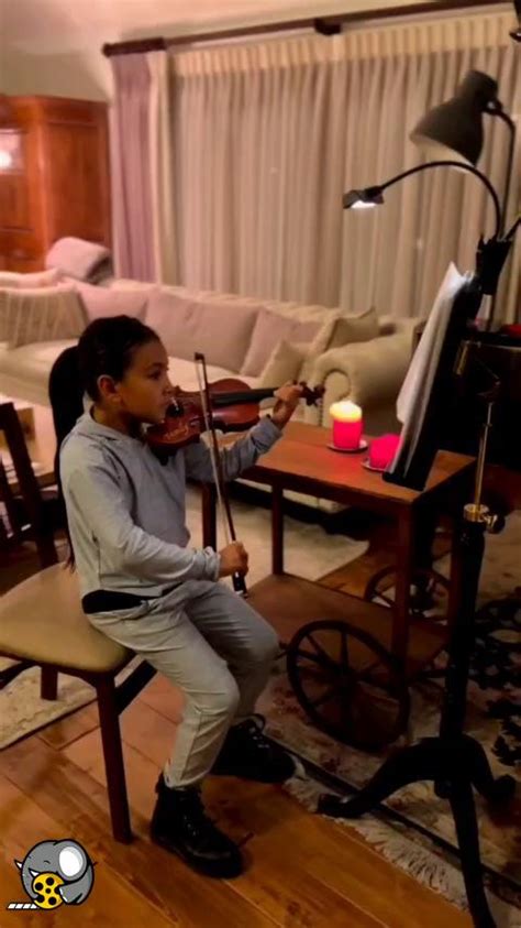 ویلن زدن دختر کوچک چقدر حرفه ای فیلو