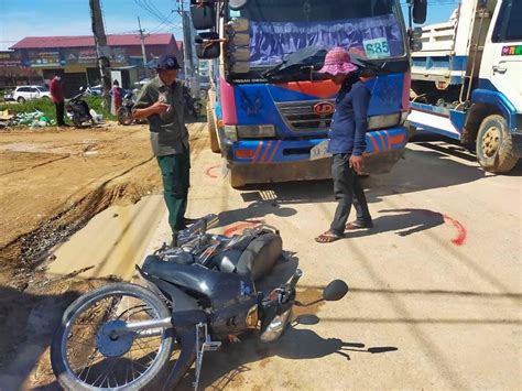 រថយន្តដឹកដីបុកម៉ូតូមួយគ្រឿងបណ្តាលឱ្យខូចខាត តែសំណាងល្អម្ចាស់លោតចេញទាន់ នគរដ្រេហ្គន