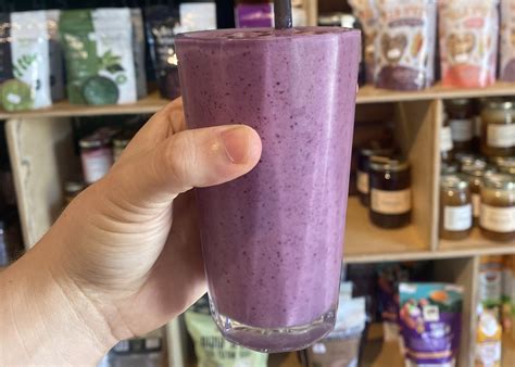 אננדה אננס ישראלי סיפרנו לכם כמה הוא מפונק 🍍 אננס בישראל גדל כמו נסיך 👑 שתילי אננס צעירים