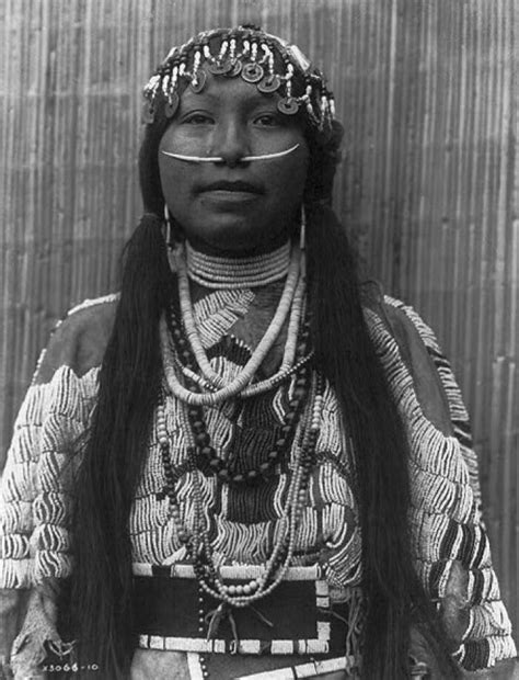 29 Time Weathered Photographs That Honor Native American Female
