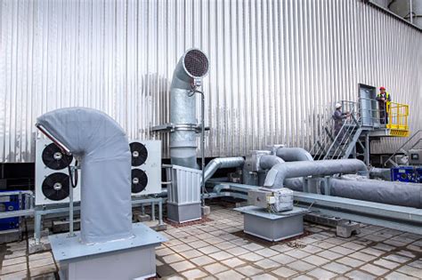 대규모 산업 현장에서 소기후 지원 시스템의 외부 인프라 공기 파이프 라인 입구 및 배기 선풍기와 에어컨 압력 습도 온도 제어