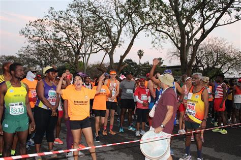 Pics Early Morning Start For Runners As Rising Sun Chatsworth Athletic