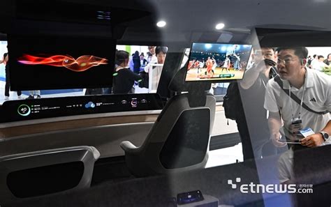 슬라이더블 Oled 장착된 미래형 자율주행차량 전자신문