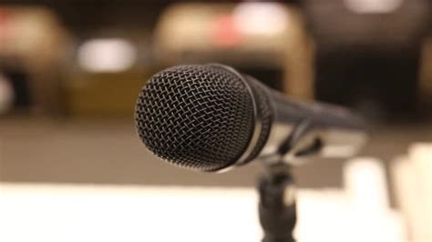 Professional Dynamic Microphone For Song Sideways Movement Industrial