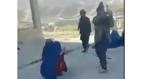 وحشتناک ترین فیلم از شلاق زدن به زنان در ملا عام در قندوز رخ داد