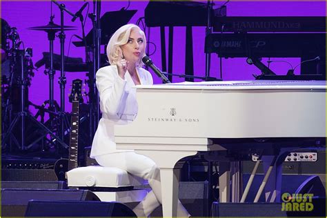 Photo Lady Gaga Surprise Appearance Texas Benefit 06 Photo 3976222