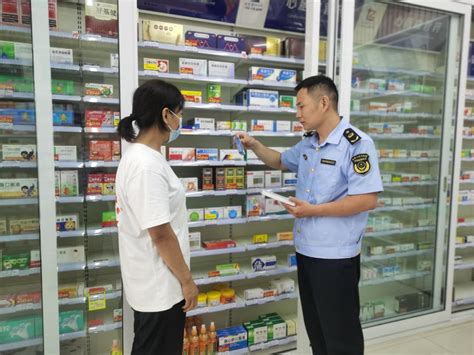 我为群众办实事区市场监管局开展夏季药品质量安全监管行动