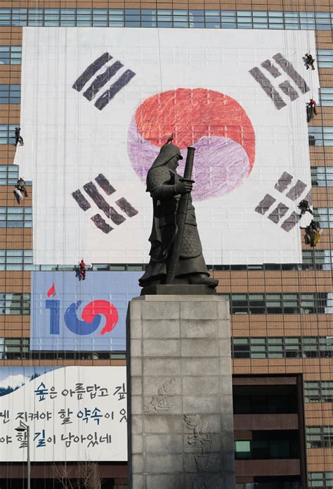 文대통령 3·1절 100주년 맞아 ‘新한반도 구상 밝힌다 서울경제