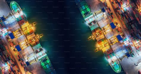 바다 항구에서 공중 평면도 컨테이너 선박과 수입 수출 선적 또는 운송 개념 배경을 위한 작업 크레인 브리지 로딩 컨테이너 사진 Unsplash의 도시 밤하늘 이미지