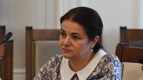 Росица Кирова ще участва в Световния икономически форум в Давос Новини бг