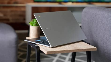 Chrome OS Bug Causes Right Speaker To Crackle And Distort