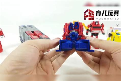 育儿 变形金刚擎天之柱车厢组装酷炫机器人玩具