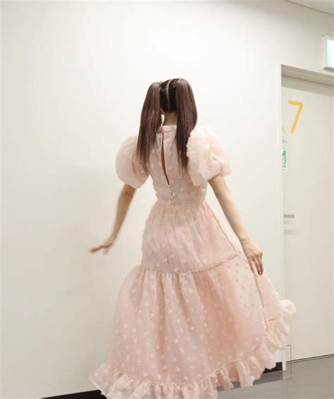 三上悠亜、美バストandヒップラインあらわ「超ミニ」私服コーデに絶賛の声「最強に可愛い」 ひろのブログ②