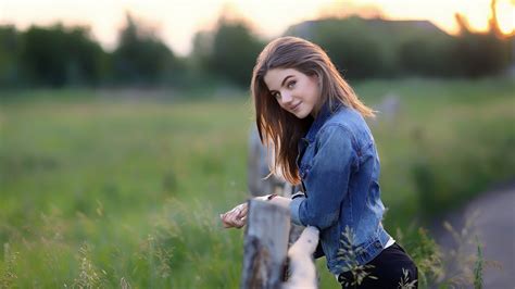 Обои девушка на рабочий стол