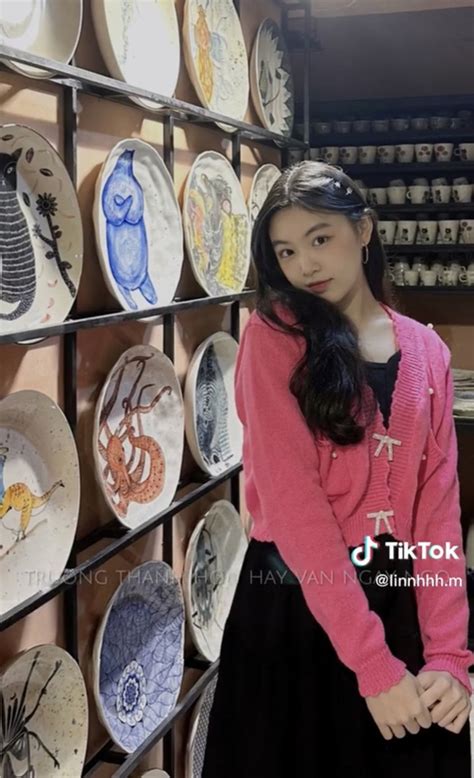 Con G I Mc Quy N Linh Khoe Visual Xinh X N Trong Nh I Th Ng H L