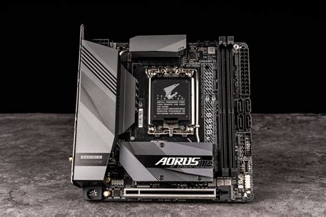 GIGABYTE B660I AORUS PRO DDR4 主機板開箱 / 8+1+1相供電設計、ITX小鋼炮-GIGABYTE,B660I ...
