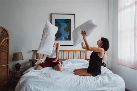 一个人睡好还是跟伴侣一起睡更香？失眠多年的原因找到了 知乎
