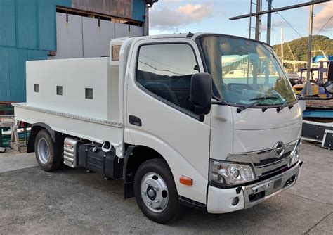 活魚車水槽載せ替え完成してお迎えがきました 内浦造船所のブログ