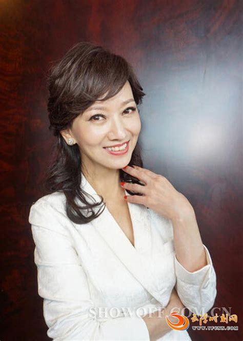 不老女神趙雅芝 大玩制服誘惑 每日頭條