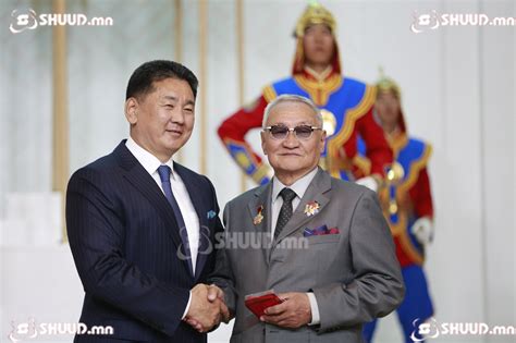 Ардын жүжигчин кино найруулагч Г Жигжидсүрэнд Хөдөлмөрийн баатар цол хүртээв