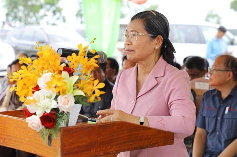 Msjtv News សម្តេចកិត្តិសង្គហបណ្ឌិត ម៉ែន សំអន ប្រគល់ផ្ទះ ១១៥ខ្នង ជូនអតីតយុទ្ធជន នៅស្រុកកំពង់រោទ៍