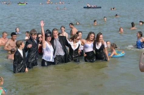 Cute Wet Girls 34 Pics