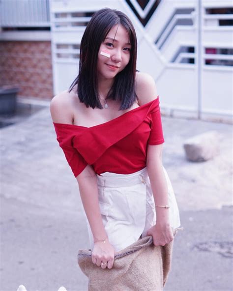 Biodata Jena Dammaya Selebgram Super Seksi Yang Fotonya Diburu