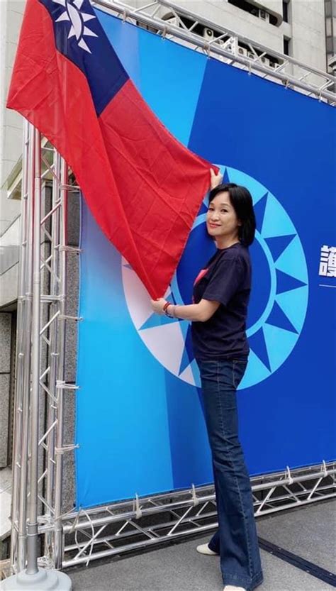 美女前藍委國慶曬照揭必備「基本元素」 吸萬名網友讚爆 政治 中時新聞網