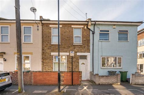 Essex Street Forest Gate London E7 2 Bed Terraced House For Sale £