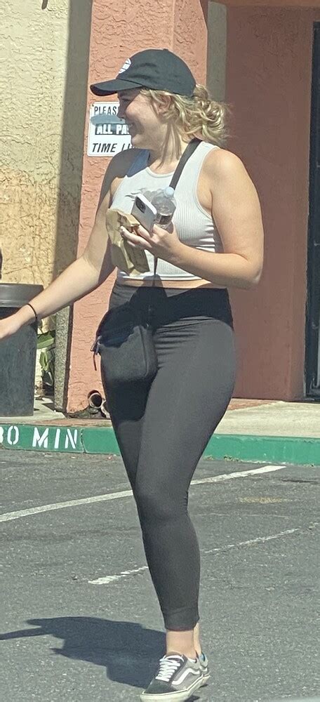 Thick Blonde Pawg College Teen Spandex Leggings Yoga Pants Forum