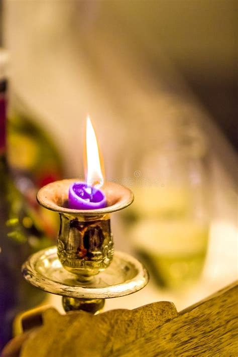 De Kaarsen Lichten Omhoog De Tafel En Geven De Juiste Atmosfeer Aan Uw