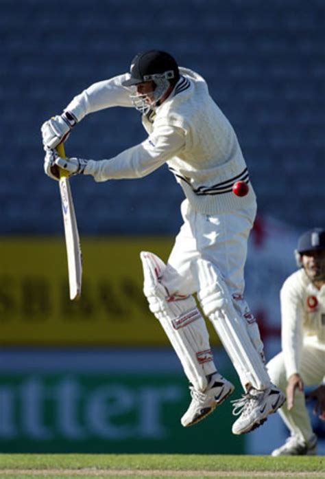 Nasser Hussain Discusses The Light Conditions With Umpires Cowie And