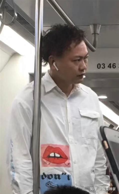 陈奕迅独自坐地铁无人识，旁人都在低头玩手机，网友：以为是路人 知乎