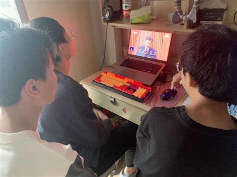 制造学院党总支第二支部师生及时收看党的二十大开幕盛况 智能制造学院