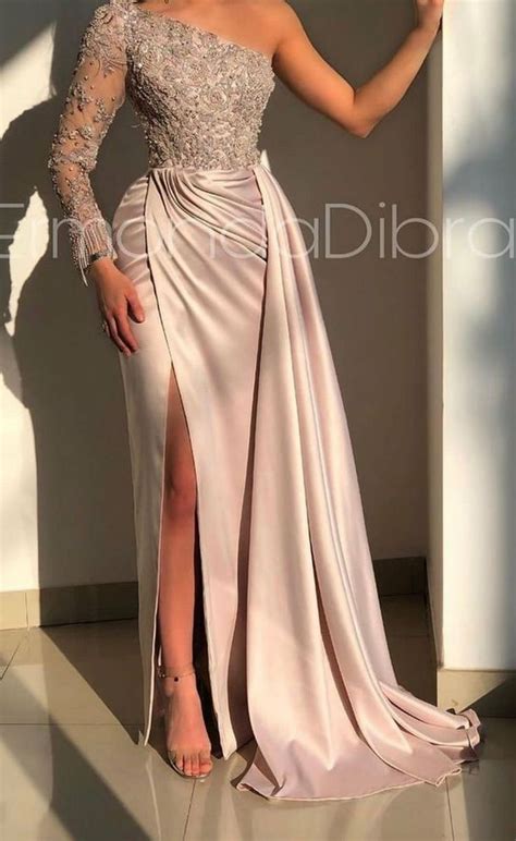 Pin On Filmes Classy Gowns Elegant Dresses Classy Gorgeous Women