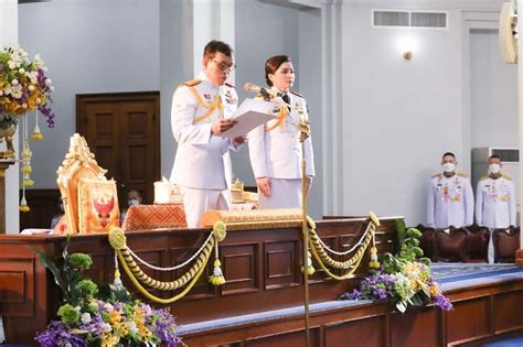 ในพระราชสำนัก ในหลวง พระราชินี พระราชทานพระบรมราชวโรกาสให้นายกรัฐมนตรี นำคณะบุคคล เฝ้าฯ