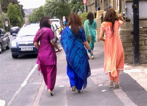 Hot Indian Desi Girls Walking On Road Captured By A Hidden Camera Beauty Tips Style Tips
