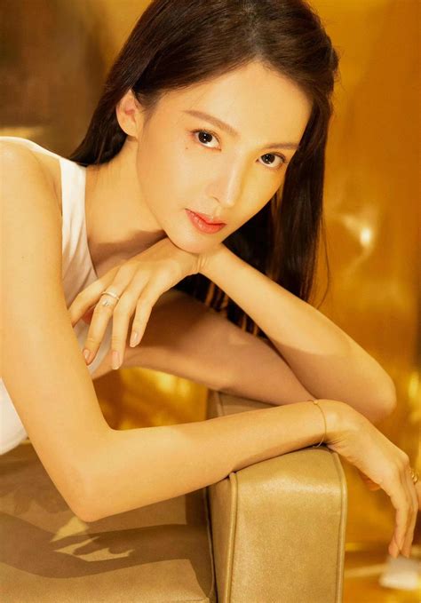 金晨个人资料简介及照片（“鲜肉收割机”“女海王”—— 金晨） 人物集