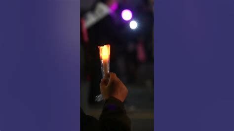 한 손에는 촛불 한 손으로는 시민 응원 집회 행진하다 만난 감동의 순간 발로뛰는현장스케치 Youtube