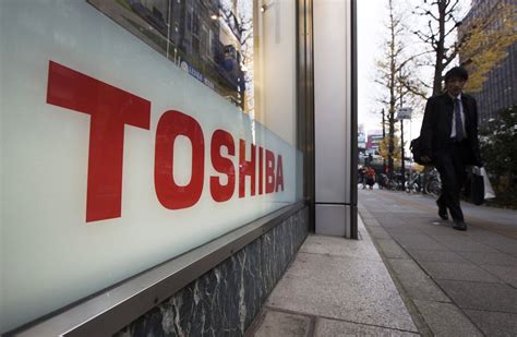 東芝再編で革新機構がベインとの連合模索、国内勢と解消－報道 Bloomberg