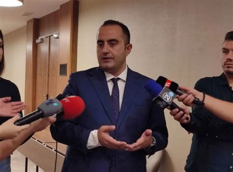 Шаќири До крајот на неделата сите ученици ќе добијат учебници Сител Телевизија