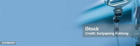 물방울 식염수 드립 의료 관류 근접 장비 클리닉 배경 의료 장비 병원에서 주입을위한 식염수 솔루션 Iv 드립 유체 수술실에서 정맥 내 점적 0명에 대한 스톡 사진 및 기타