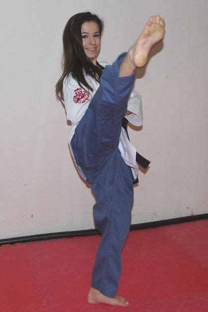 Pin By Randy Harris On Kampfkunst Female Martial Artists Women