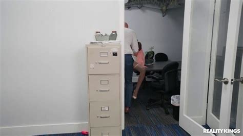 Raunchy Office Romance Alina Sex Hinoredor