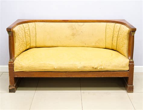 Антикварный диван красного дерева артикул ДВ 22167 купить в Москве