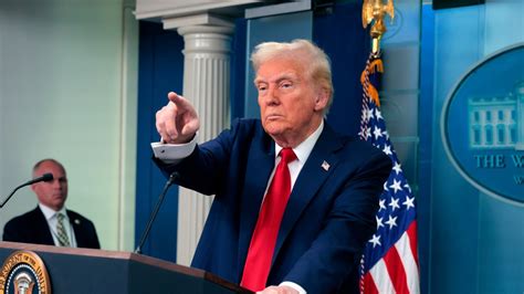 Влизат в сила по високите мита наложени от Тръмп за стоки от Канада Мексико и Китай Новини бг