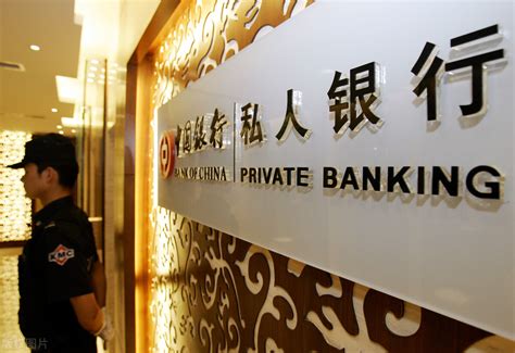 银行营业窗口少,为何来个贵宾客户,就可以无休止插队在前呢? 哔哩哔哩 银行营业窗口少,为何来个贵宾客户,就可以无休止插队在前呢? 哔哩哔哩